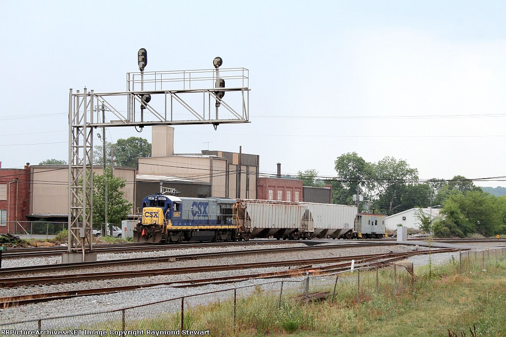 CSX 5867 is seen working on the Dalton yard job
